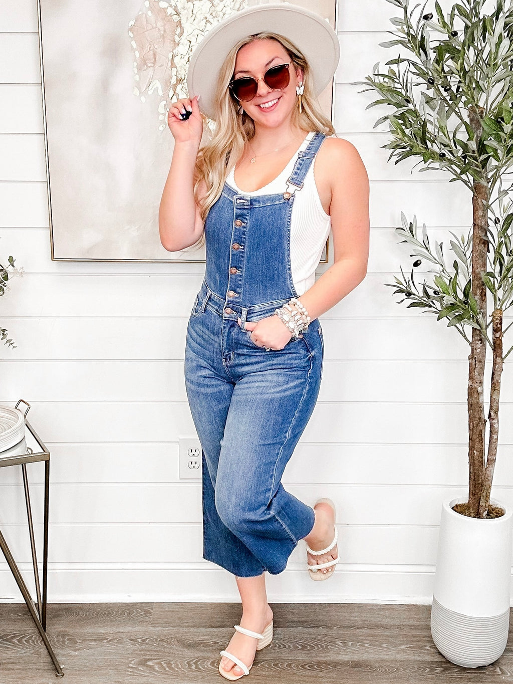 Judy Blue Diane Wide Leg Cropped Medium Wash Overalls – Avery Mae Boutique